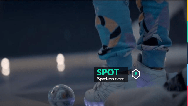 The sneakers winged shoes LED Meiying in In disorder (The Meg) | Spotern