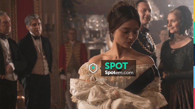 The white dress of the pageantry of Queen Victoria's (Jenna Coleman) in ...
