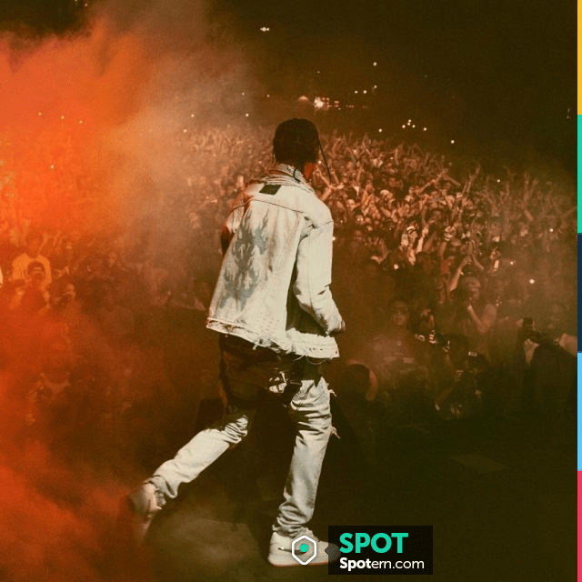 The white sneakers Nike Air force 1 low "Travis Scott" worn by Travis ...