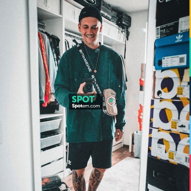 The bag is TAN color Supreme what does the influencer Willy Iffland on ...