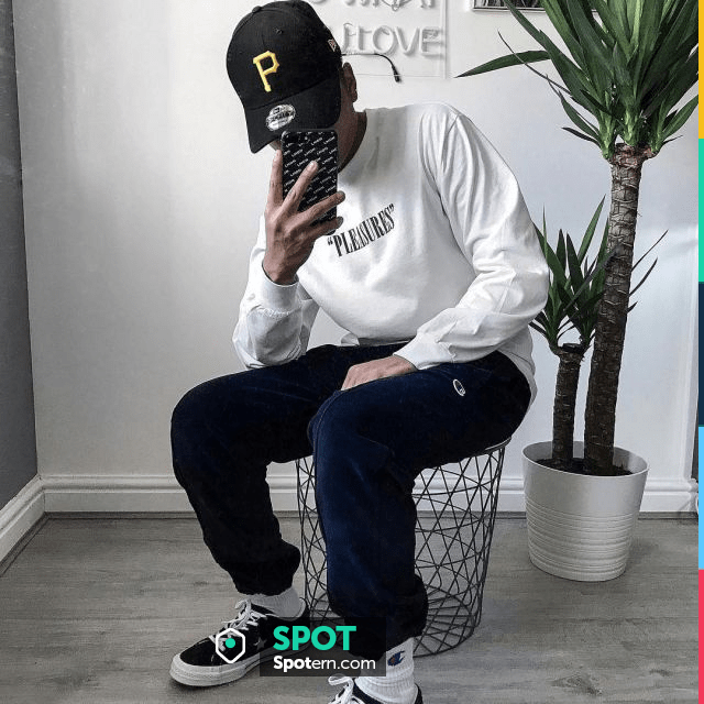 Sneakers black Converse one star that is on the influencer John ...