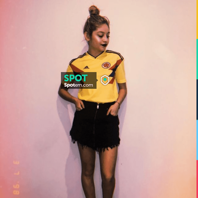 La camiseta de fútbol de Adidas de Colombia usada por Karol Sevilla en ...
