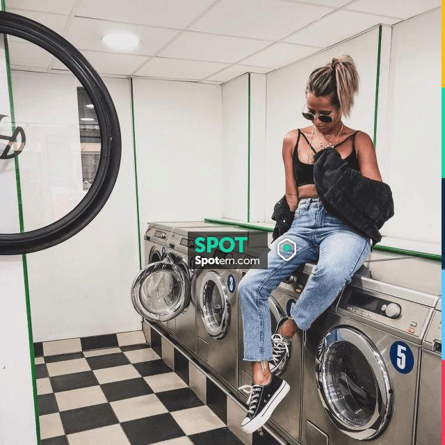 The jean Boohoo of Noholita (Camille Callen) on his account Instagram ...