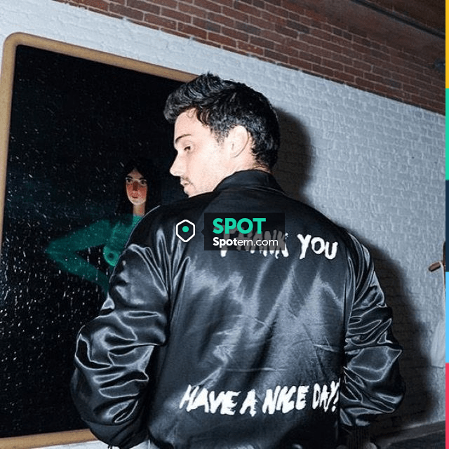 La veste noire "Thank you Have a nice day" de Patrick Lim portée par ...