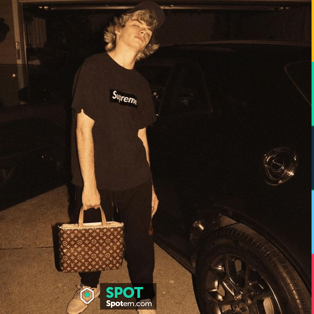 Sneakers grey Nike Dunk SB Low Supreme White Cement of the youtubeur ...