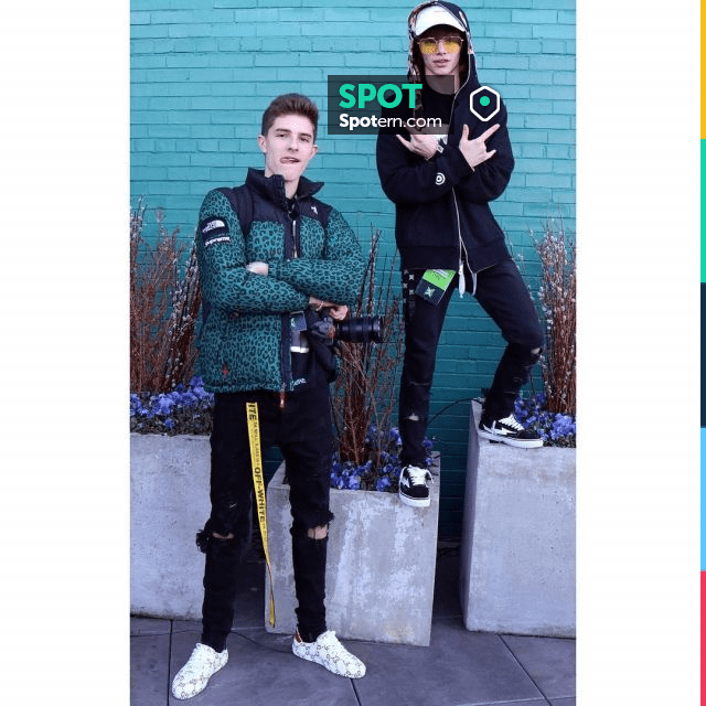 The hoodie reversible black Bape of the youtubeur'connor TV on his ...