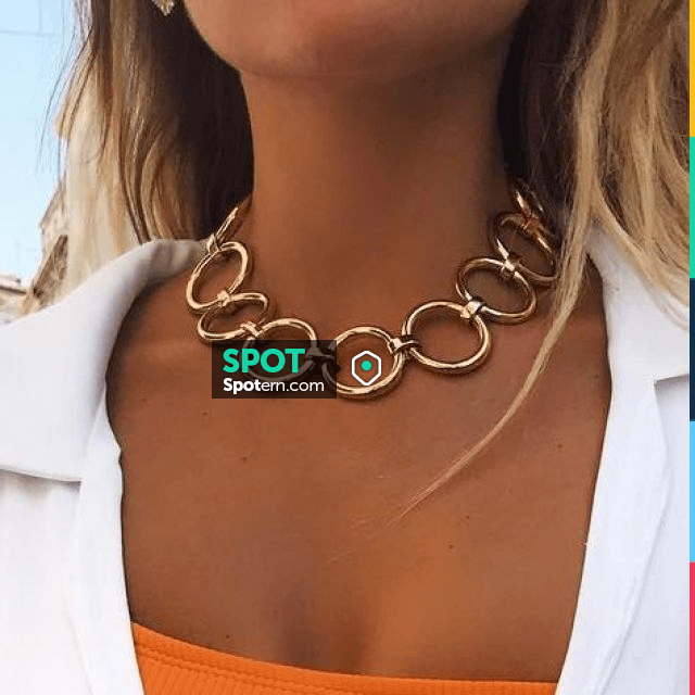 Le collier de Chloé Bleinc sur son compte Instagram | Spotern