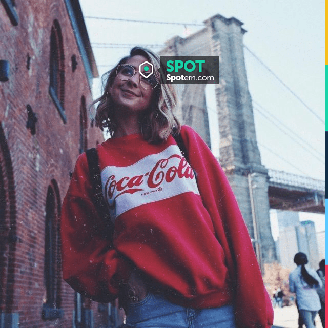 The pair of glasses rayban seen on the account instagram of zoella ...