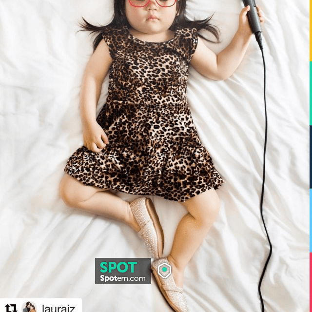 The pair of baby shoes in leather, on the account Instagram of Ali Wong ...