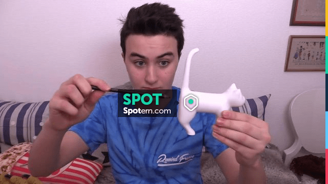 The cat-sized white pencil seen in the video "the biggest candy XXL ...