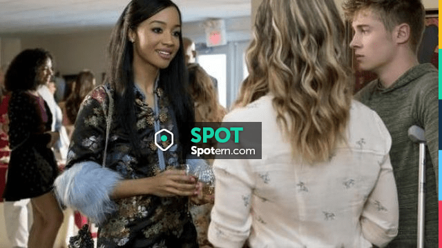 La robe Sacred Hawk de Magnolia Barnard (Erinn Westbrook) dans ...