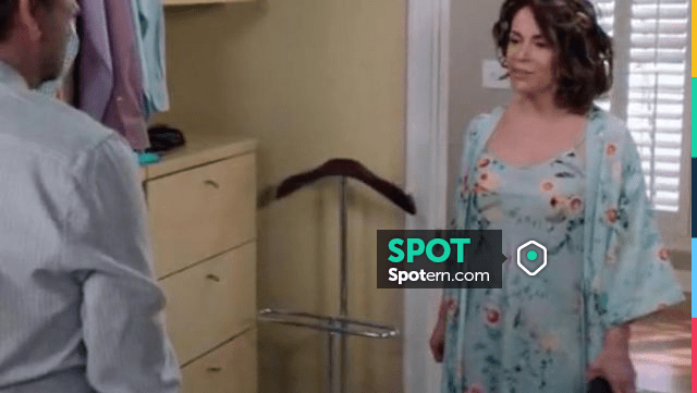 Camisón de Coralee Armstrong (Alyssa Milano) en Insaciable S01E10 | Spotern