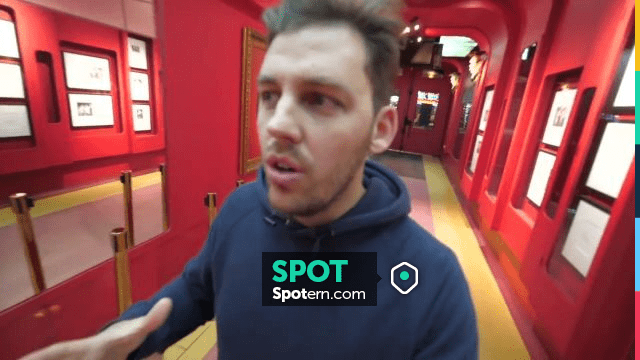 El suéter azul que lleva Pierre Croce en su vídeo "escondite en un ...