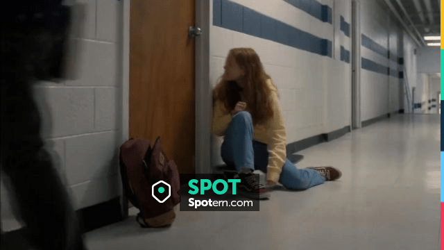 Her­schel Backback of Max Mayfield (Sadie Sink) as seen in Stranger ...