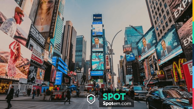 Le Times Square de New York City dans la série Jack Ryan S01E05 | Spotern
