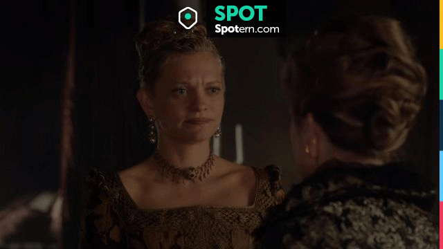 The tiara Leeza Tudor (Anastasia Phillips) in Reign : The Fate of a ...