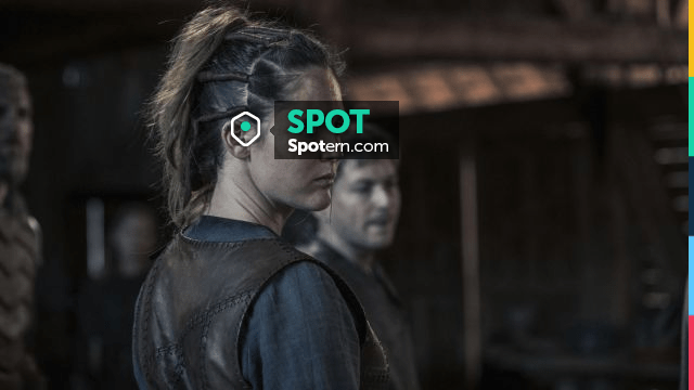 The earrings vikings of Brida (Emily Cox) in The Last Kingdom S02E04 ...