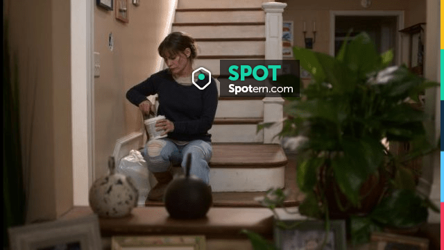 Le top rayé James perse porté par Elsa Gardner (Jennifer Jason Leigh ...