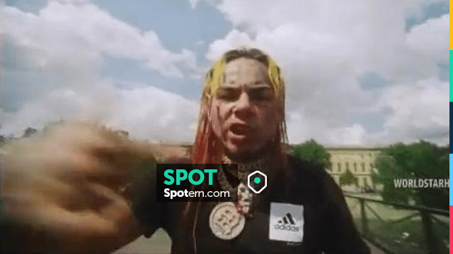 The Billy the Puppet pendant of 6ix9ine in the music video "Aulos ...