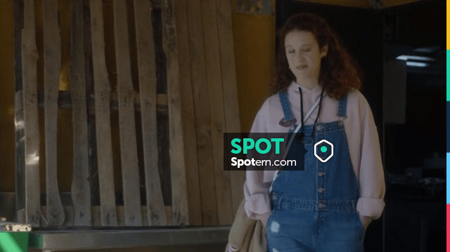 La salopette en jean de Marina (María Pedraza) dans Élite S01E02 | Spotern