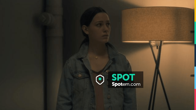 T-shirt worn by Eleanor Crain (Victoria Pedretti) as seen in The ...