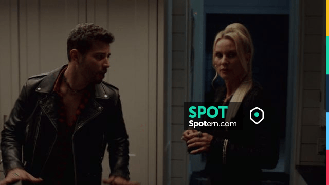 El blazer negro de tweed Alexander Wang usado por Alexis Carrington (Nicollette Sheridan) en ...