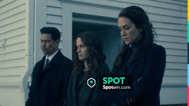 The coat of Shirley Crain (Elizabeth Reaser) in The Haunting of Hill ...