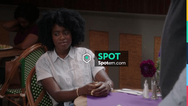 La chemise rayée Madewell portée par Simone Garnett (Kirby Howell ...