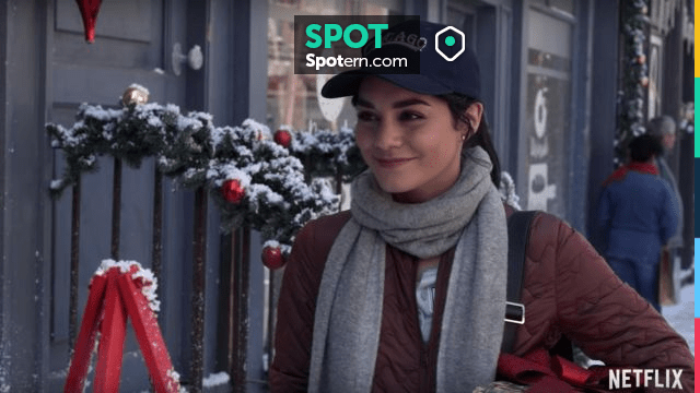 La casquette Chicago portée par Olivia (Alexa Adeosun) dans La ...