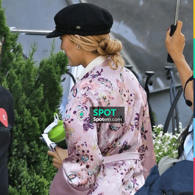 Pink Floral Kimono worn by Emily Nelson (Blake Lively) as seen in A Simple Favor Set | Spotern