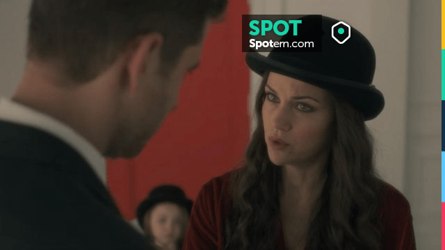 The bowler hat worn by Olivia Crain (Carla Gugino) in " The Haunting of ...