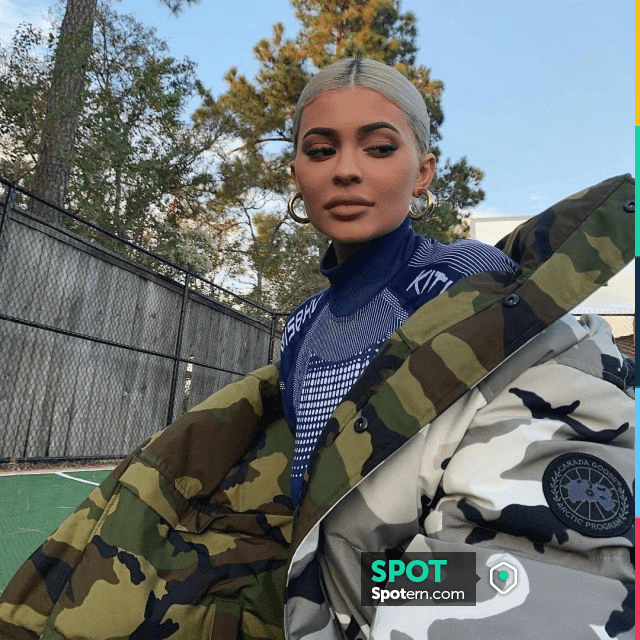 The coat reversible camouflage Kylie Jenner on the account instagram ...
