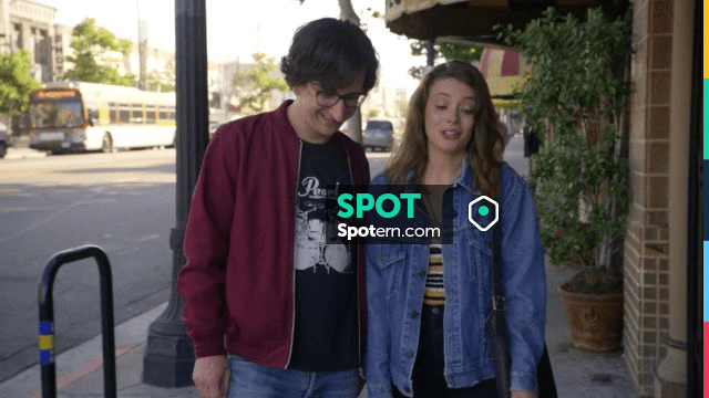 La veste en jean de Mickey Dobbs (Gillian Jacobs) dans Love S02E05 ...