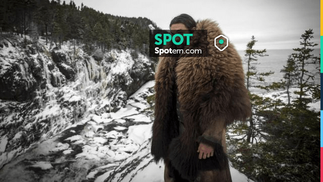 The bear fur of Declan Harp (Jason Momoa) in Frontier S03E01 | Spotern