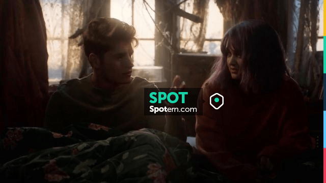 The sweater ripped Urban Outfitters of Gert Yorkes (Ariela Barer) in ...