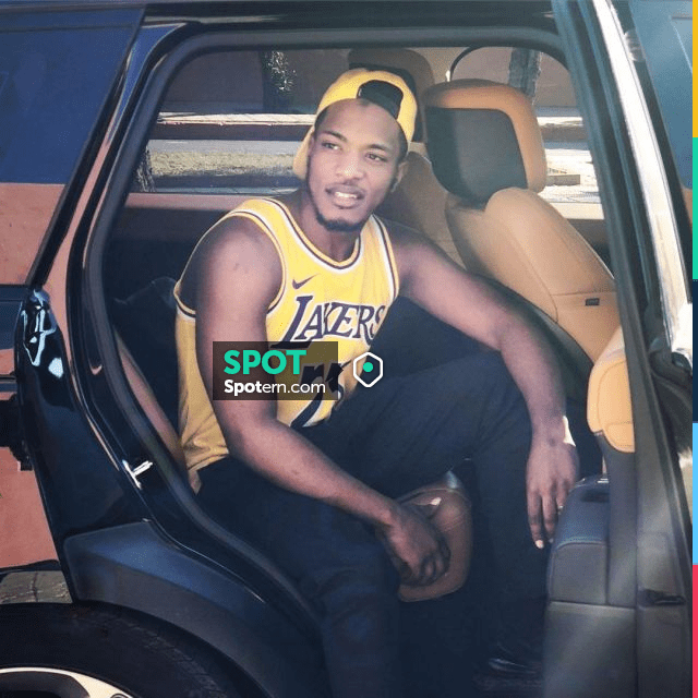 The yellow jersey of the Lakers Niska on the account instagram @niska ...