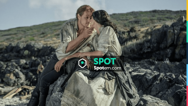 Ja­mie Fra­ser's (Sam Heu­ghan) leather bag as seen in Out­lan­der ...