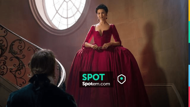 Claire Fra­ser's (Cai­triona Balfe) red dress as seen in Out­lan­der ...