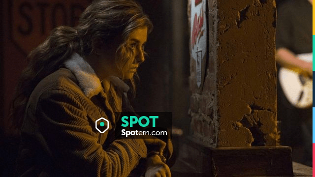 La veste en velours côtelé portée par Amy Bendix (Giorgia Whingham ...