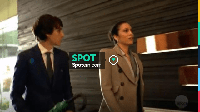 Gabardina Smythe de Zoe Ramírez (Andrea Sixtos) en Arrow S07E10 | Spotern