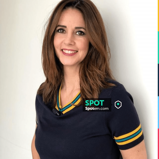 El suéter azul marino de Caroline Muñoz en la cuenta de instagram de ...