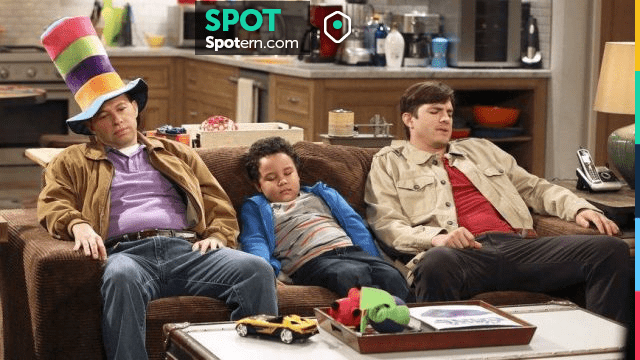 The coffee maker red Cuisinart in My uncle Charlie S12E07 | Spotern