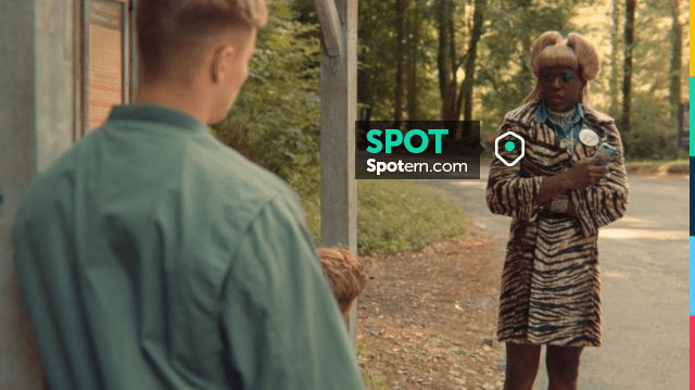 The Coat Crisscrossed Eric Ncuti Gatwa In Sex Education S01e05 Spotern