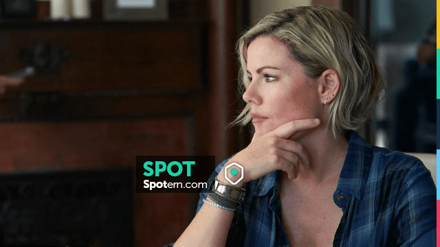 The bracelet ethnic Charlie Anders (Kathleen Robertson) in the Northern ...