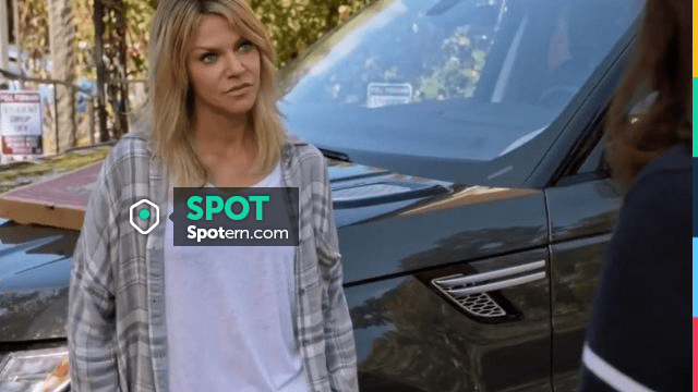 Bella Dahl Drop Shoulder Shirt of Mackenzie Murphy (Kaitlin Olson) in ...