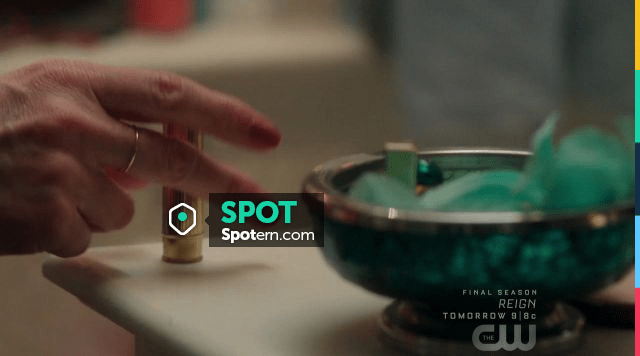 The red lips of Alice Cooper (Mädchen Amick) in Riverdale S01E03 | Spotern