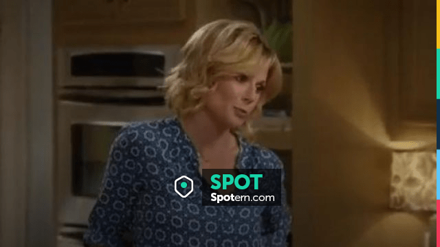 Graham & Spencer Cou de Split Challis Chemisier en Velours porté par ...