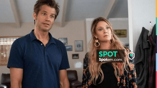 Le blazer fleuri de Sheila Hammond (Drew Barrymore) dans la série Santa ...