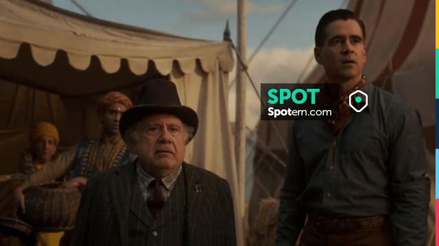 The bandana printed red worn by Holt Farrier (Colin Farrell) in Dumbo ...