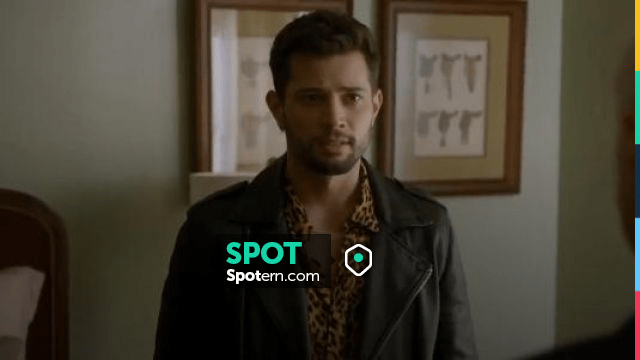 Camisa con estampado de leopardo usada por Sam Jones (Rafael de la ...